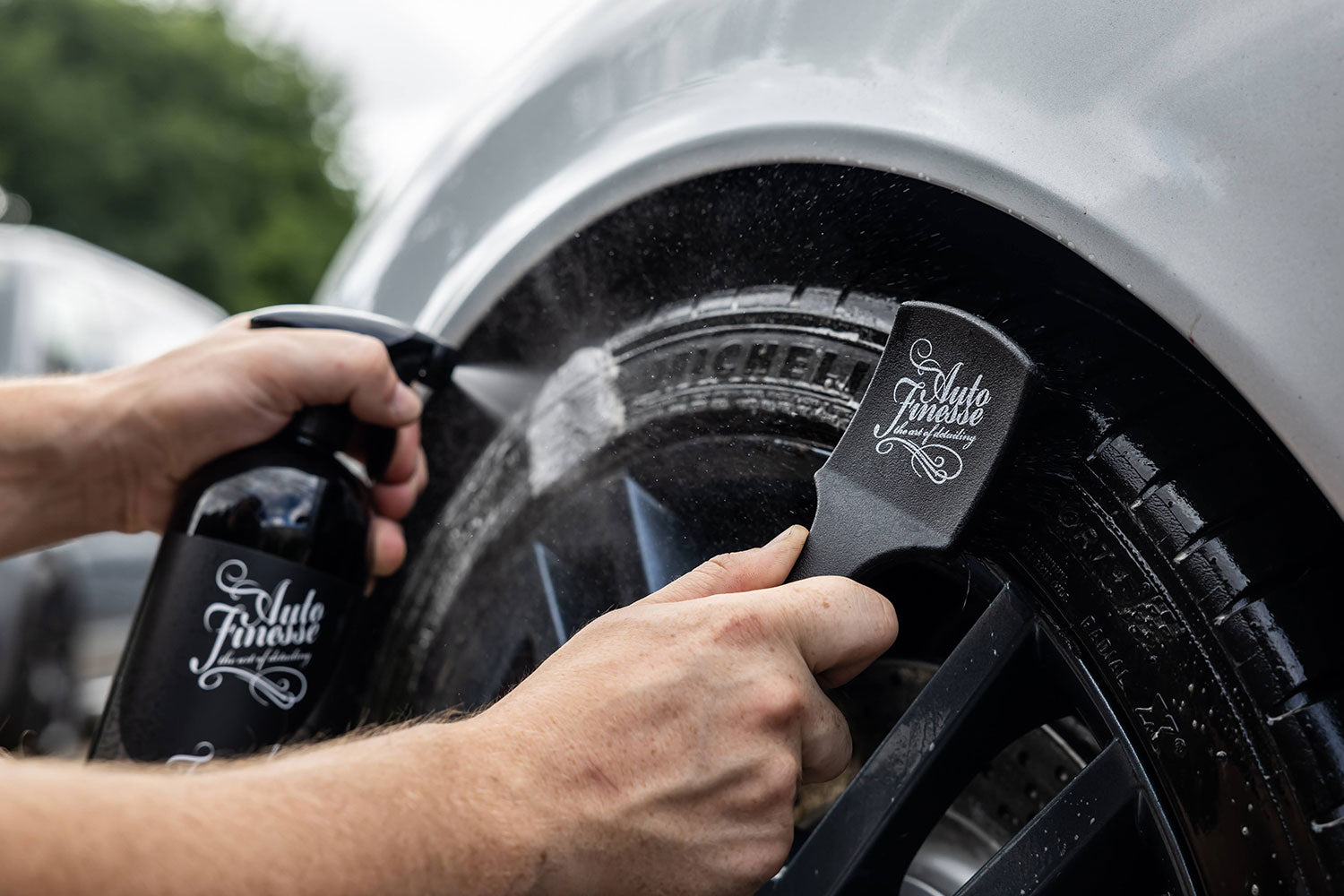 Everything Needed To Eradicate The Heaviest Soiling From Your Car Tyres