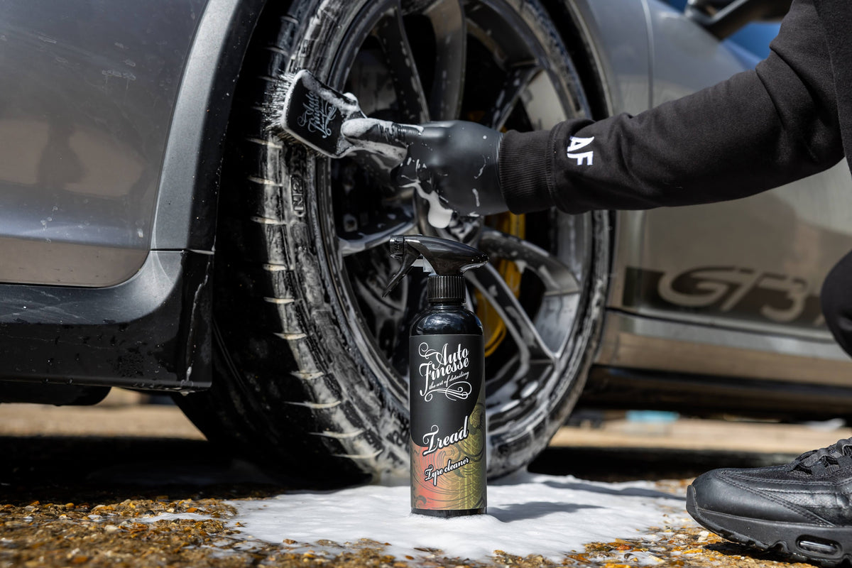 Everything Needed To Eradicate The Heaviest Soiling From Your Car Tyres
